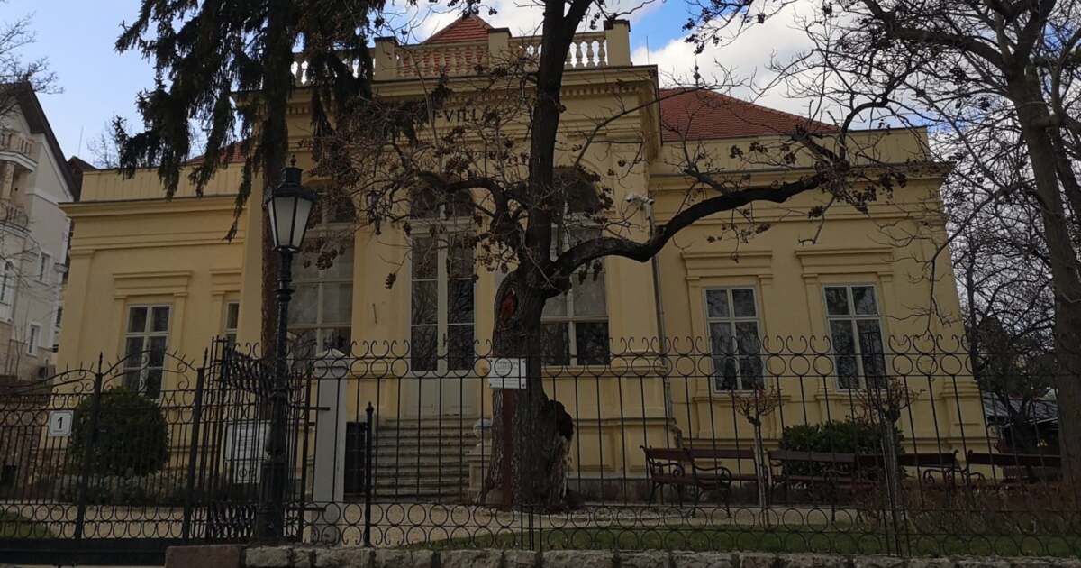 Rétfalvi Judit tárlatvezetése a Jókai Mór Emlékházban | LikeBalaton